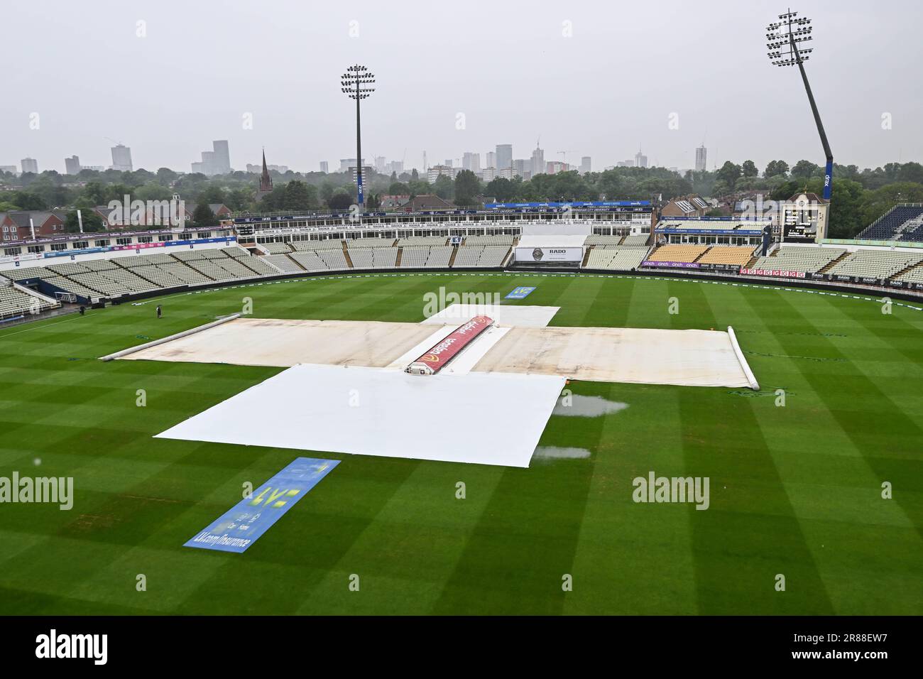 Rain falls at edgbaston hi-res stock photography and images - Alamy