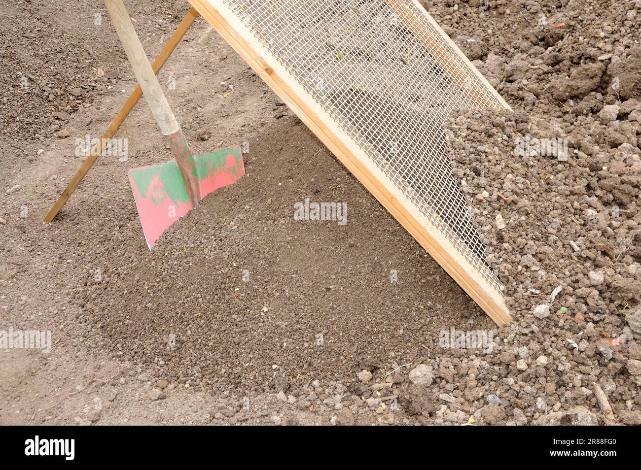 Sieve shovel hi-res stock photography and images - Alamy