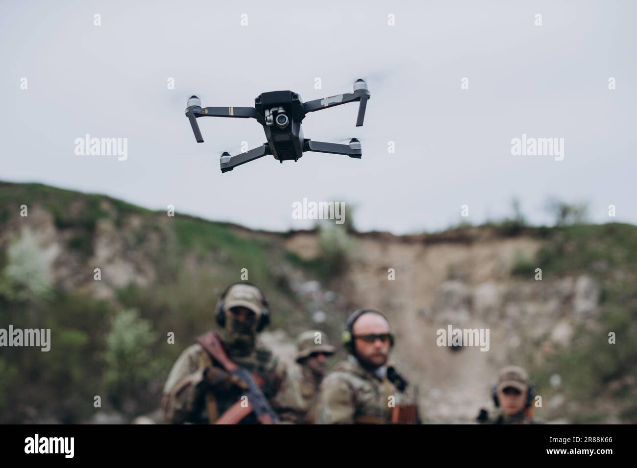 Ukrainian soldiers training with a drone Stock Photo - Alamy