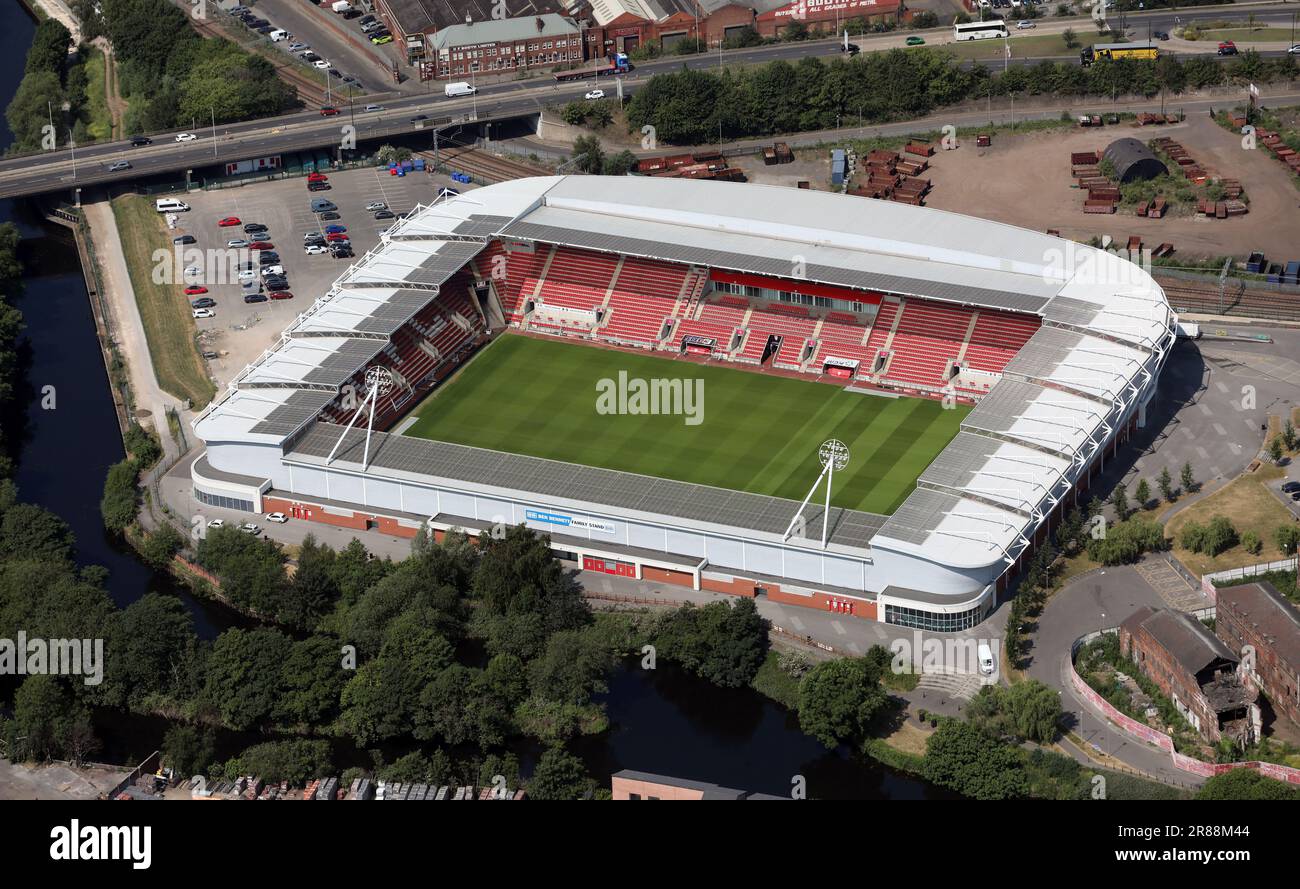 Aerial view football stadium hi-res stock photography and images - Alamy