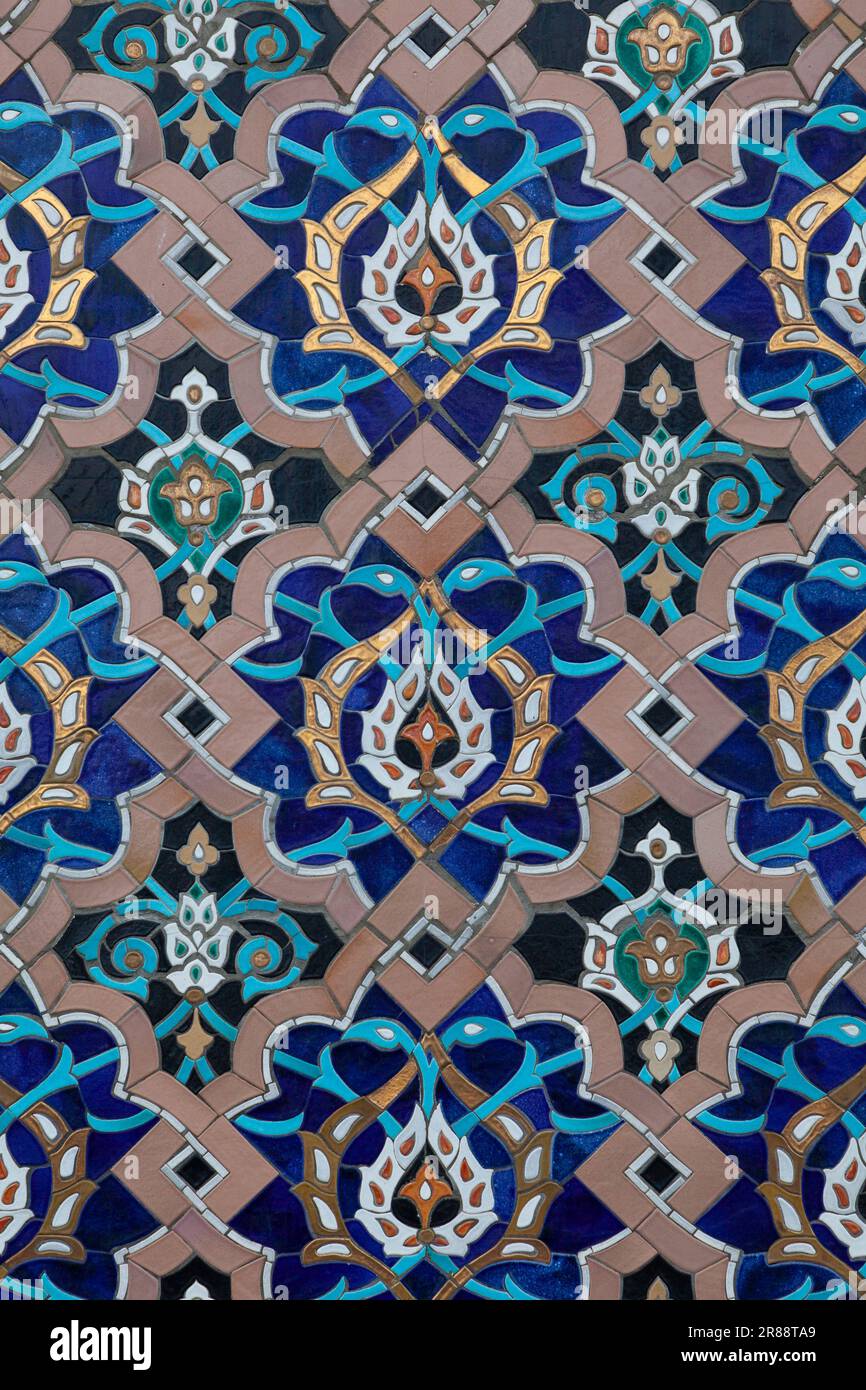 Islamic floral pattern of colorful ceramic tiles Stock Photo - Alamy