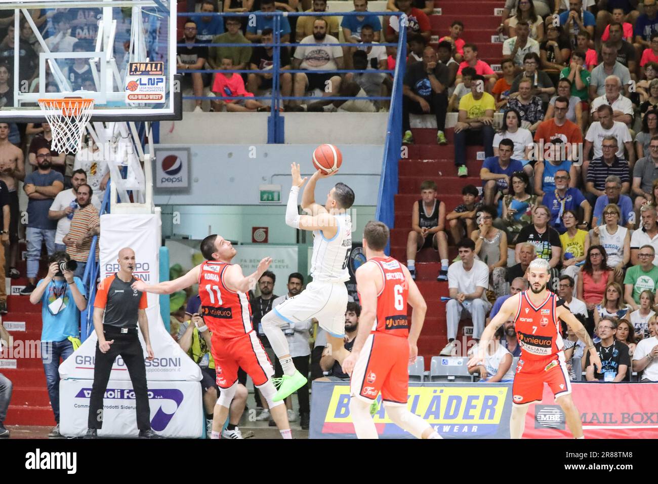 Mirza Alibegovic (Vanoli Cremona) during Guerino Vanoli Basket vs ...