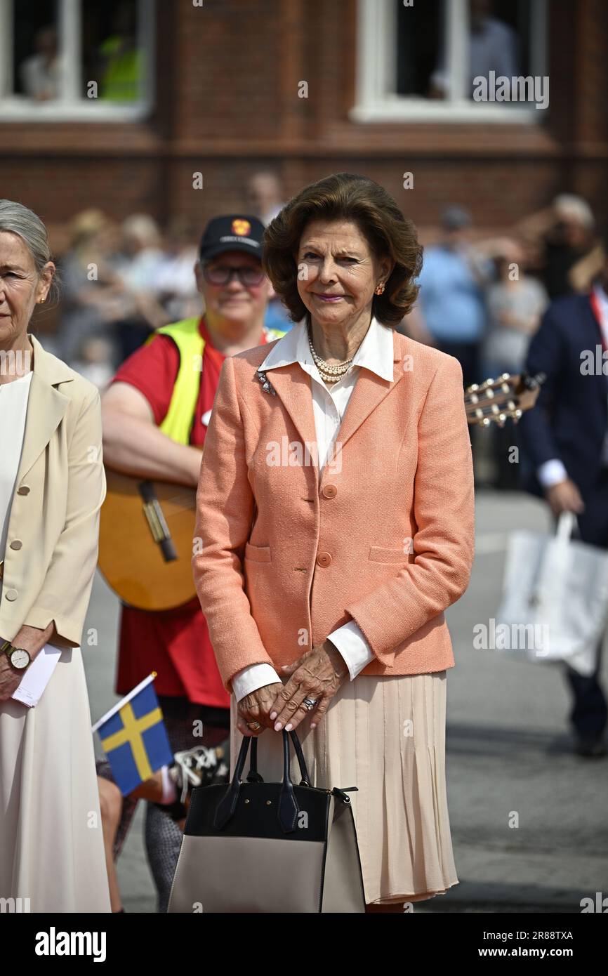 King Carl XVI Gustaf and Queen Silvia arrive at the train station in ...