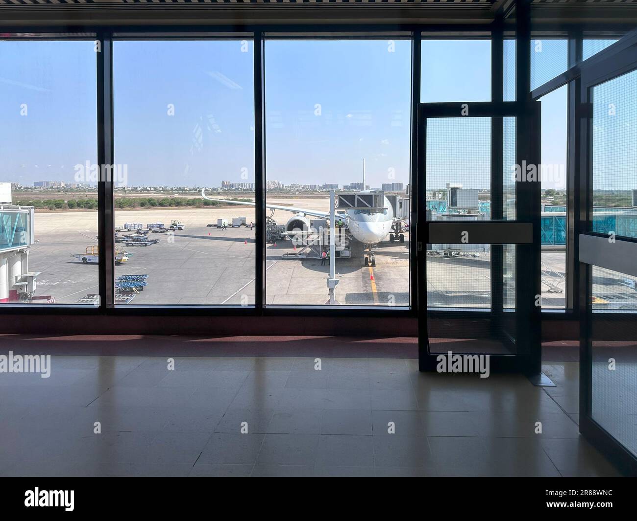Qatar Airways flight at Karachi International Airport terminal gate ...