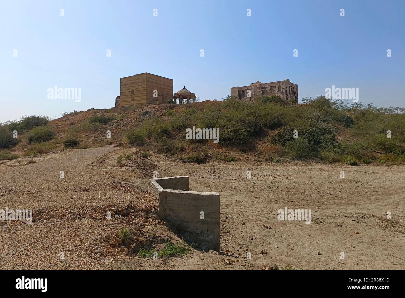 Ancient mausoleum and tombs at Makli Hill in Thatta, Pakistan ...