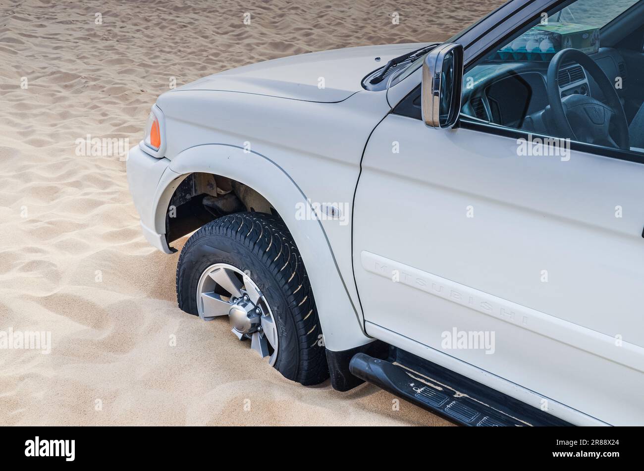 Tyre of a 4x4 SUV stick in the desert sand Stock Photo - Alamy