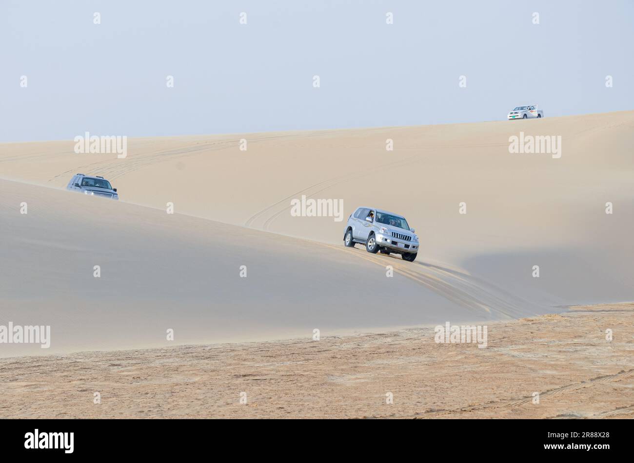 Desert safari in Qatar- sand dunes bashing Stock Photo - Alamy
