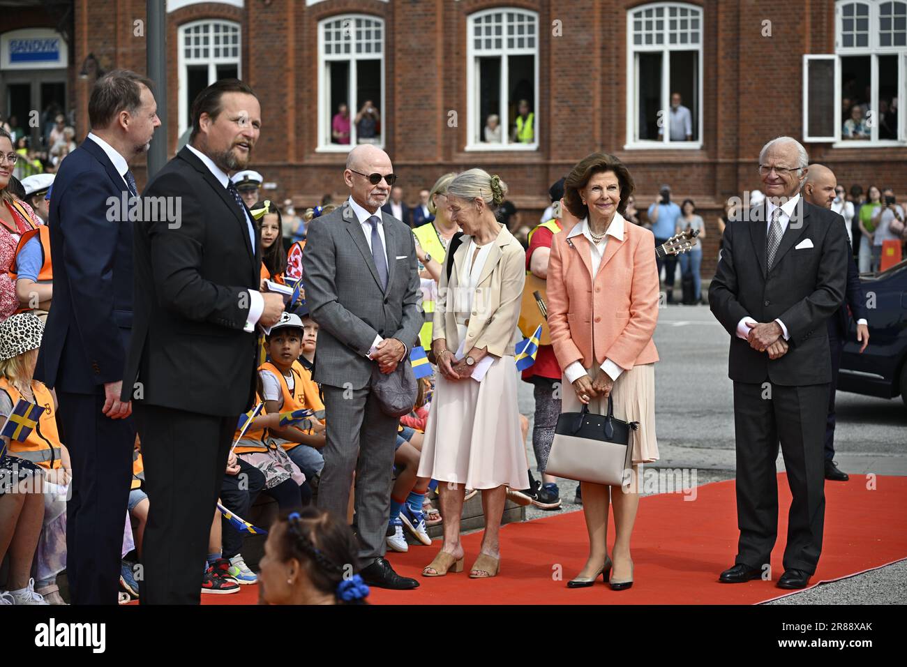 King Carl XVI Gustaf and Queen Silvia arrive at the train station in ...