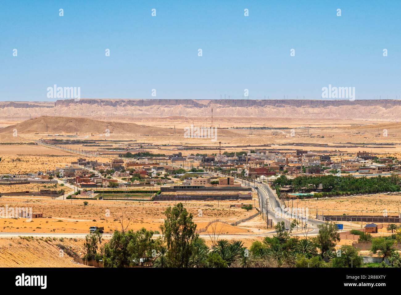 Hilltop desert view hi-res stock photography and images - Alamy