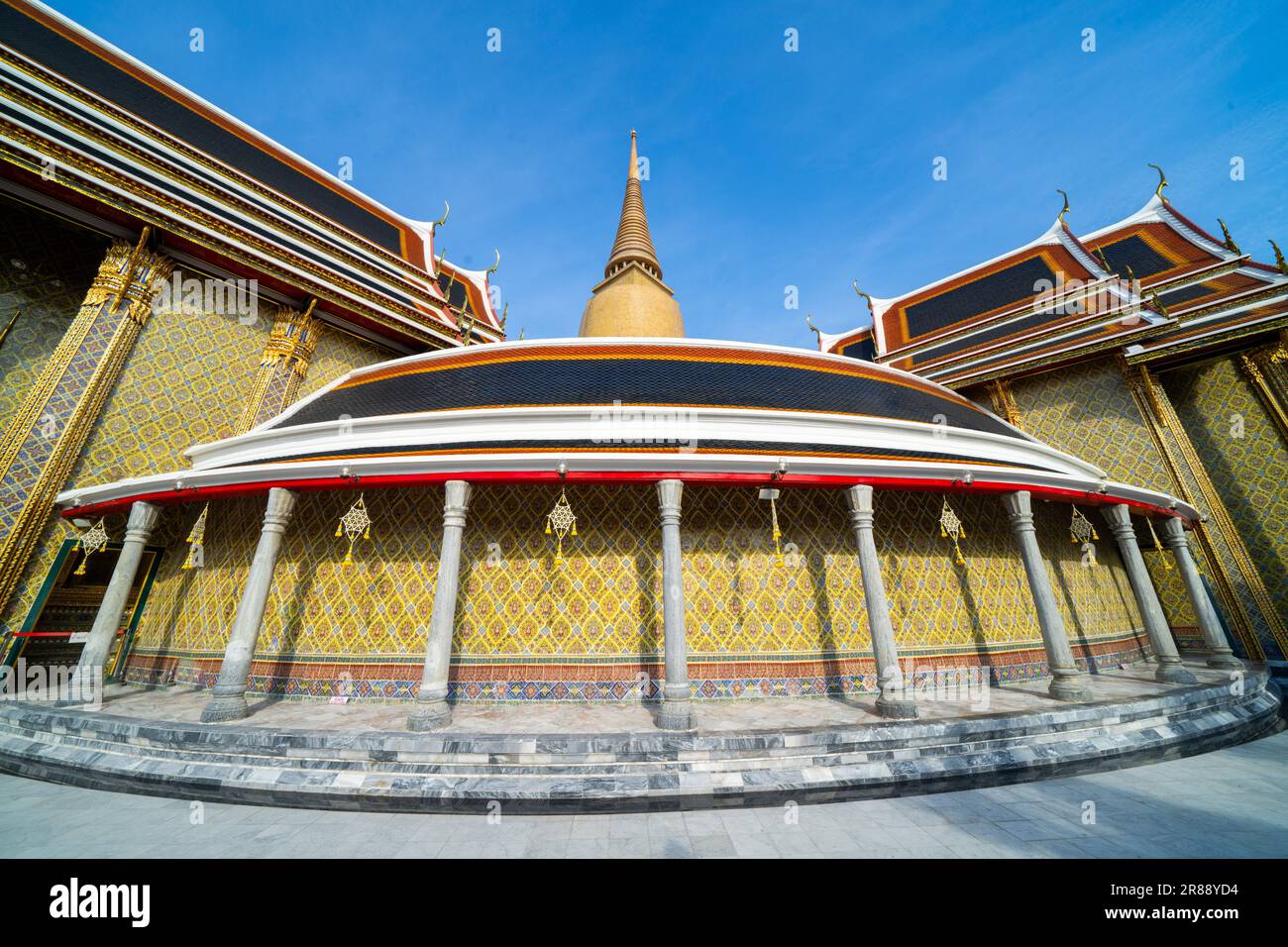 Wide-angle-view of Wat Ratchabophit Sathitmahasimaram Ratchaworawihan ...