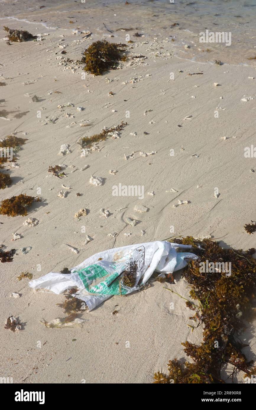Plastic waste beach hi-res stock photography and images - Alamy