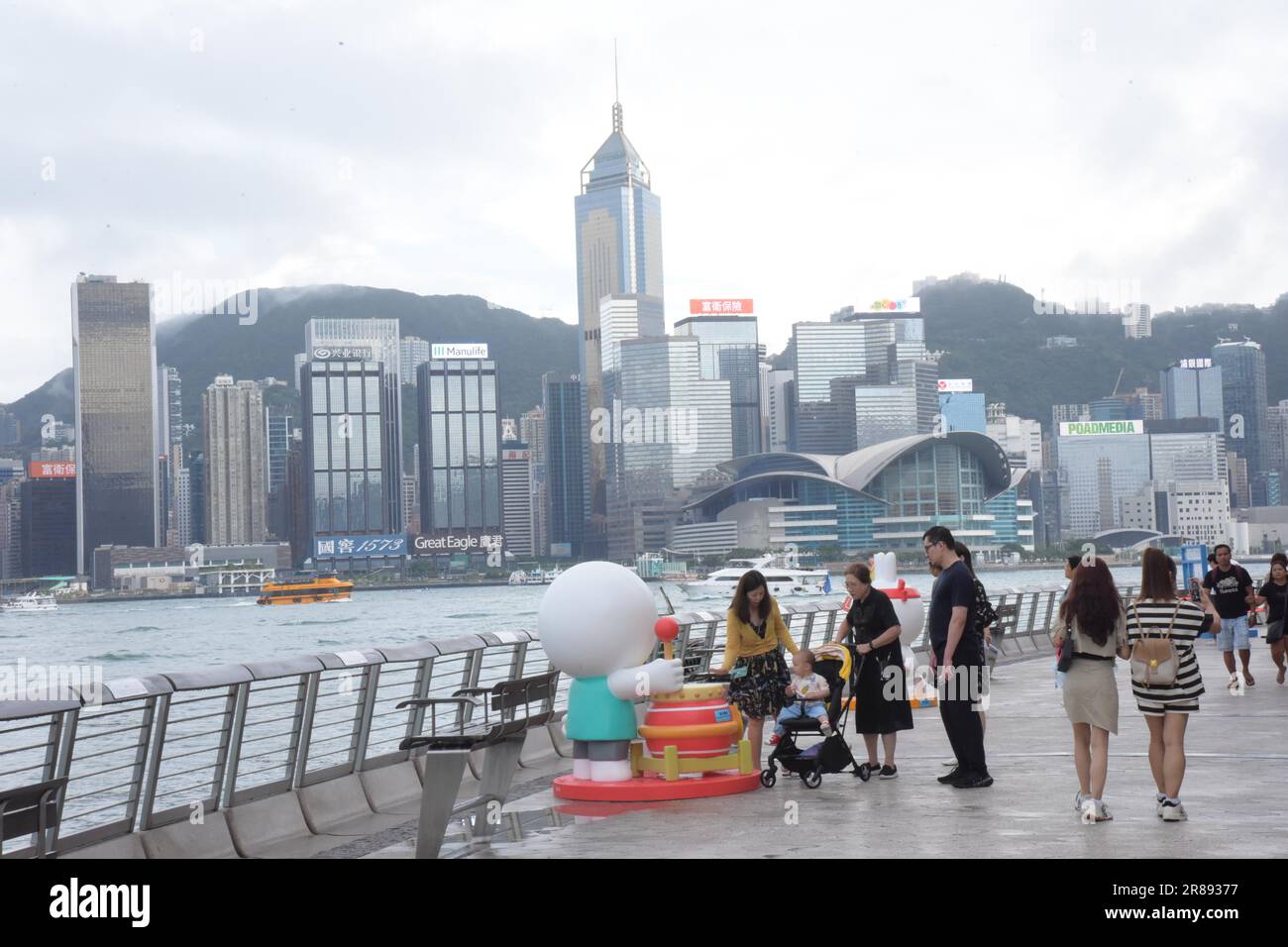 Tourists enjoy the view of Victoria Harbour at Avenue of Stars in Hong ...
