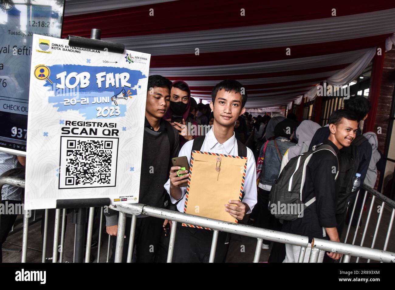 9 to 5 job hi-res stock photography and images - Alamy