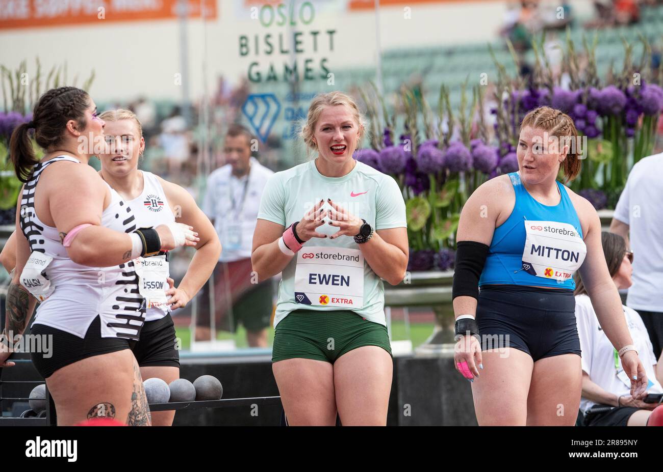 Maggie Ewen of the USA and Sarah Mitton of Canada having a chat during ...