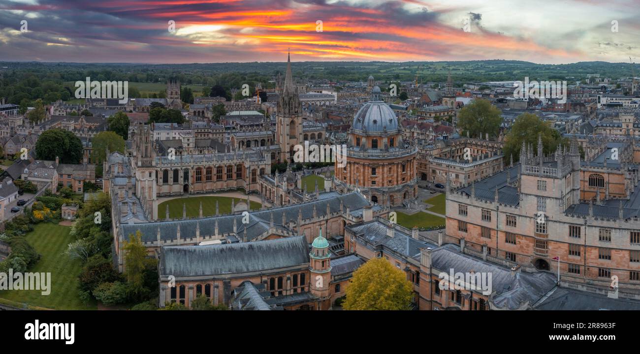 Aerial view over the city of Oxford with Oxford University Stock Photo ...