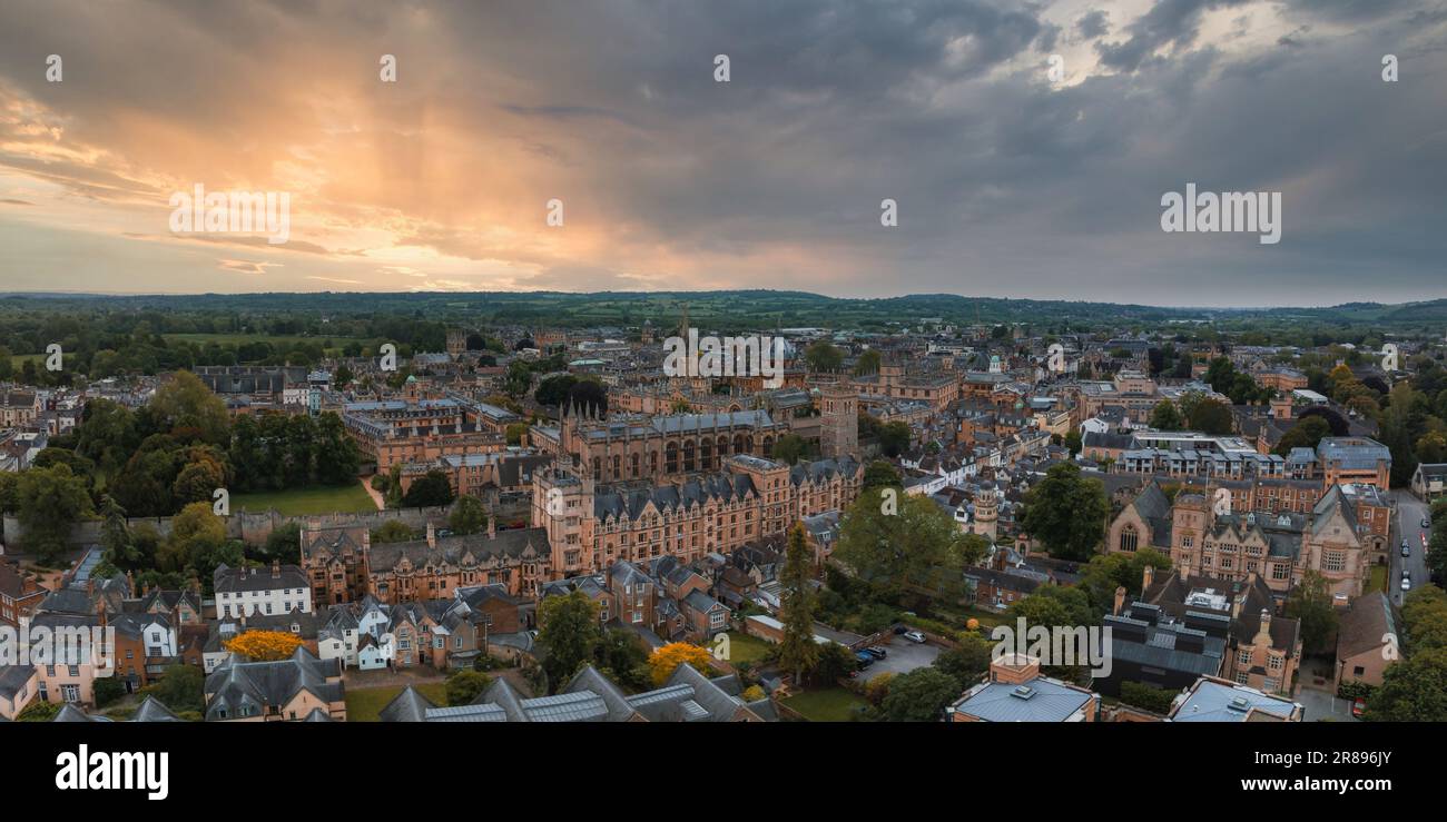 Aerial view over the city of Oxford with Oxford University Stock Photo ...