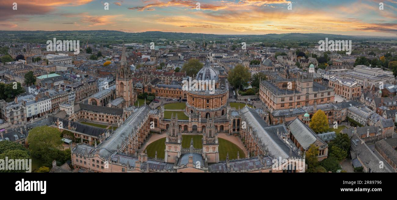 Aerial view over the city of Oxford with Oxford University Stock Photo ...