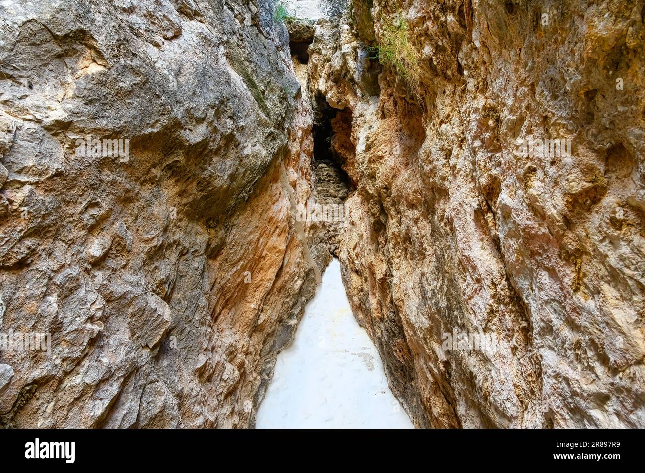 A wall of rocks hi-res stock photography and images - Alamy