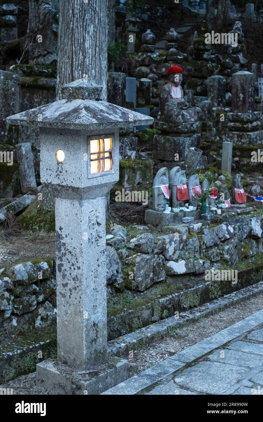 Path through Okunoin's cemetery, Koyasan, Japan Stock Photo - Alamy
