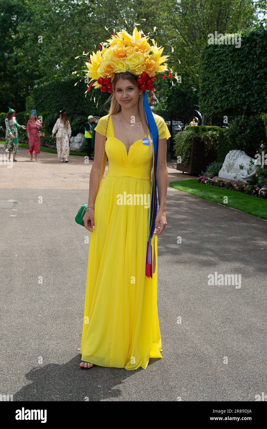 Ukrainian outfits hi-res stock photography and images - Alamy