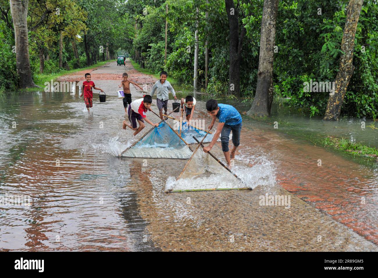 Bangladeshi fishing system hi-res stock photography and images - Alamy