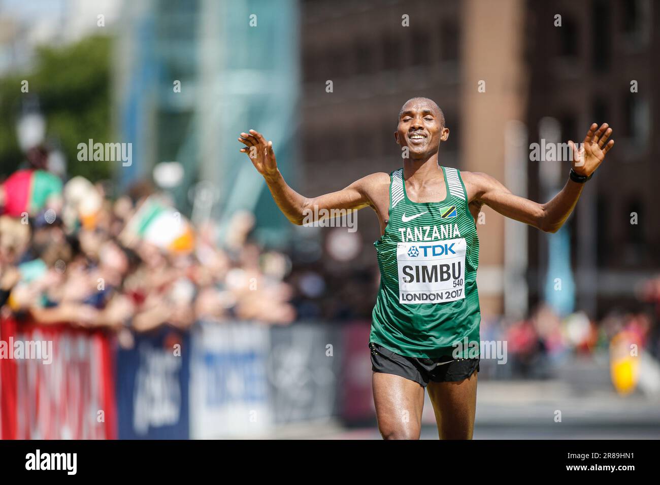 Alphonce Felix Simbu participating in the marathon at the World ...