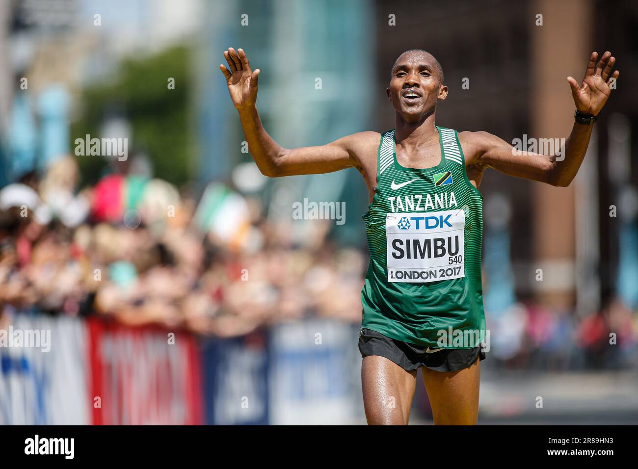 Alphonce Felix Simbu participating in the marathon at the World ...