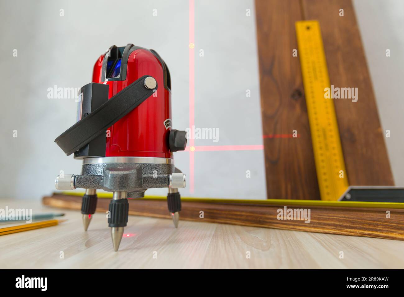 Laser level measuring tool Stock Photo - Alamy