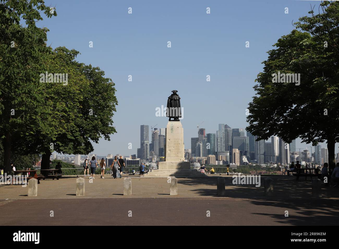 General Wolfe Statue and Docklands Skyline from Greenwich Park London ...