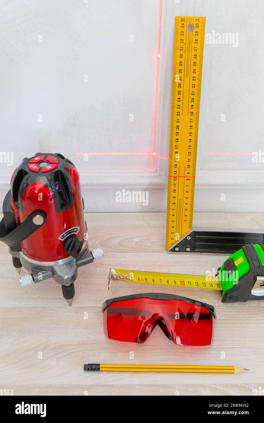 Laser level measuring tool Stock Photo - Alamy