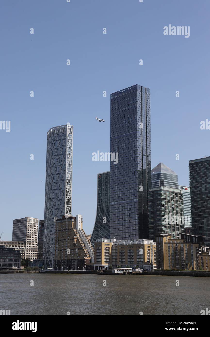 London docklands skyline including Newfoundland, Landmark Pinnacle and ...