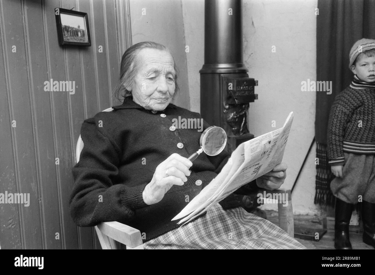 Current 51-1-1960: They mirror the day and night in Røros.Report on the ...