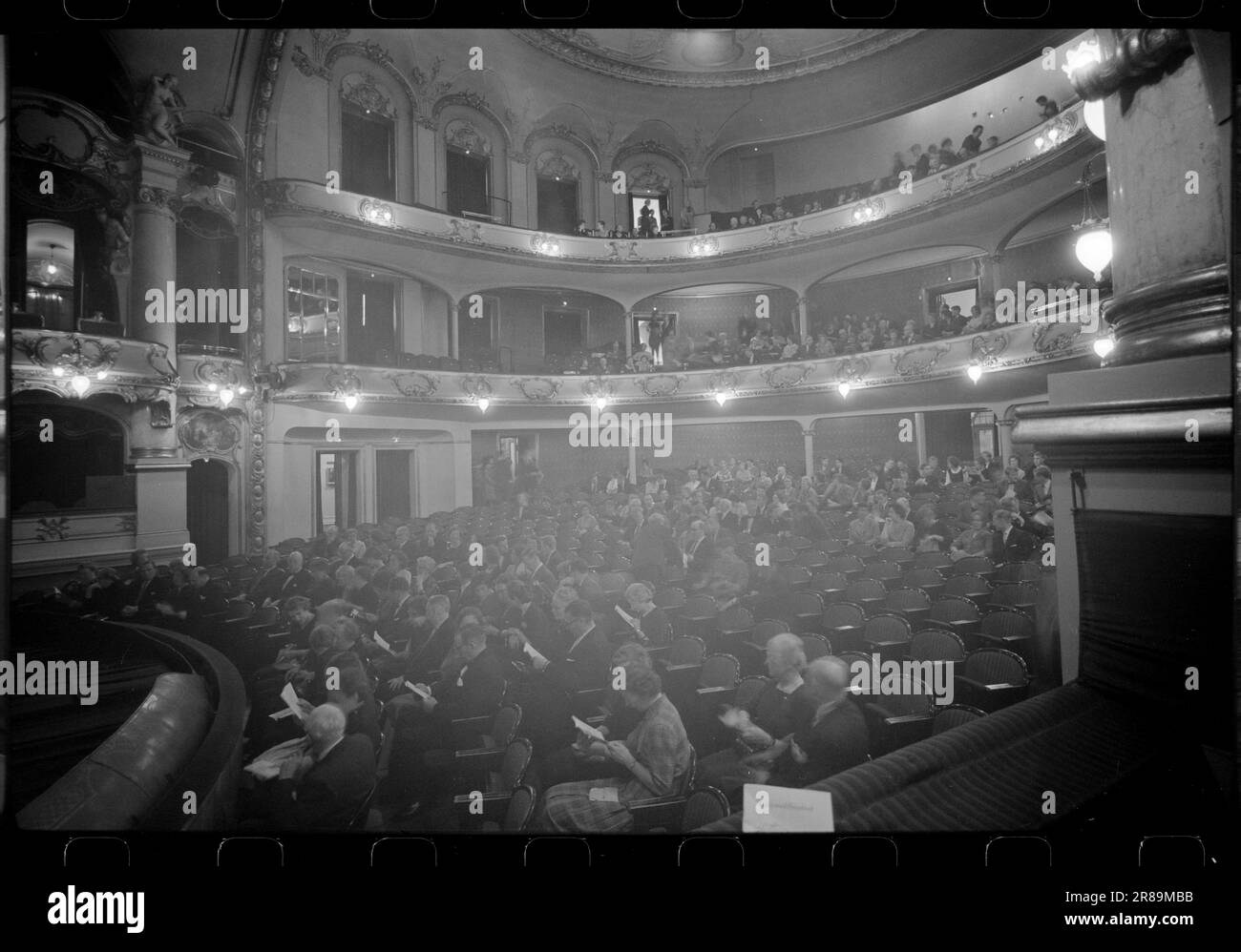 Empty coffers hi-res stock photography and images - Alamy