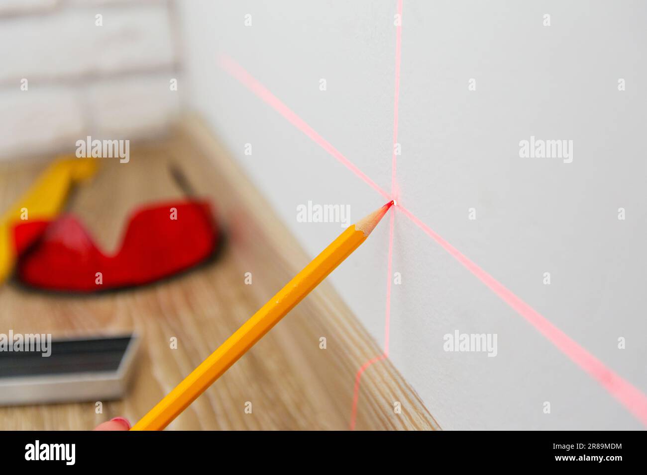 Laser level and lines on the wall Stock Photo - Alamy