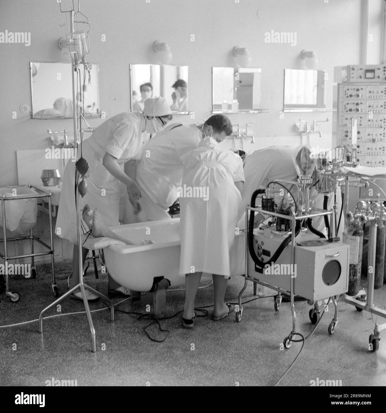 Current 16-9-1960: A glimpse into the brain For five hours the surgeon ...