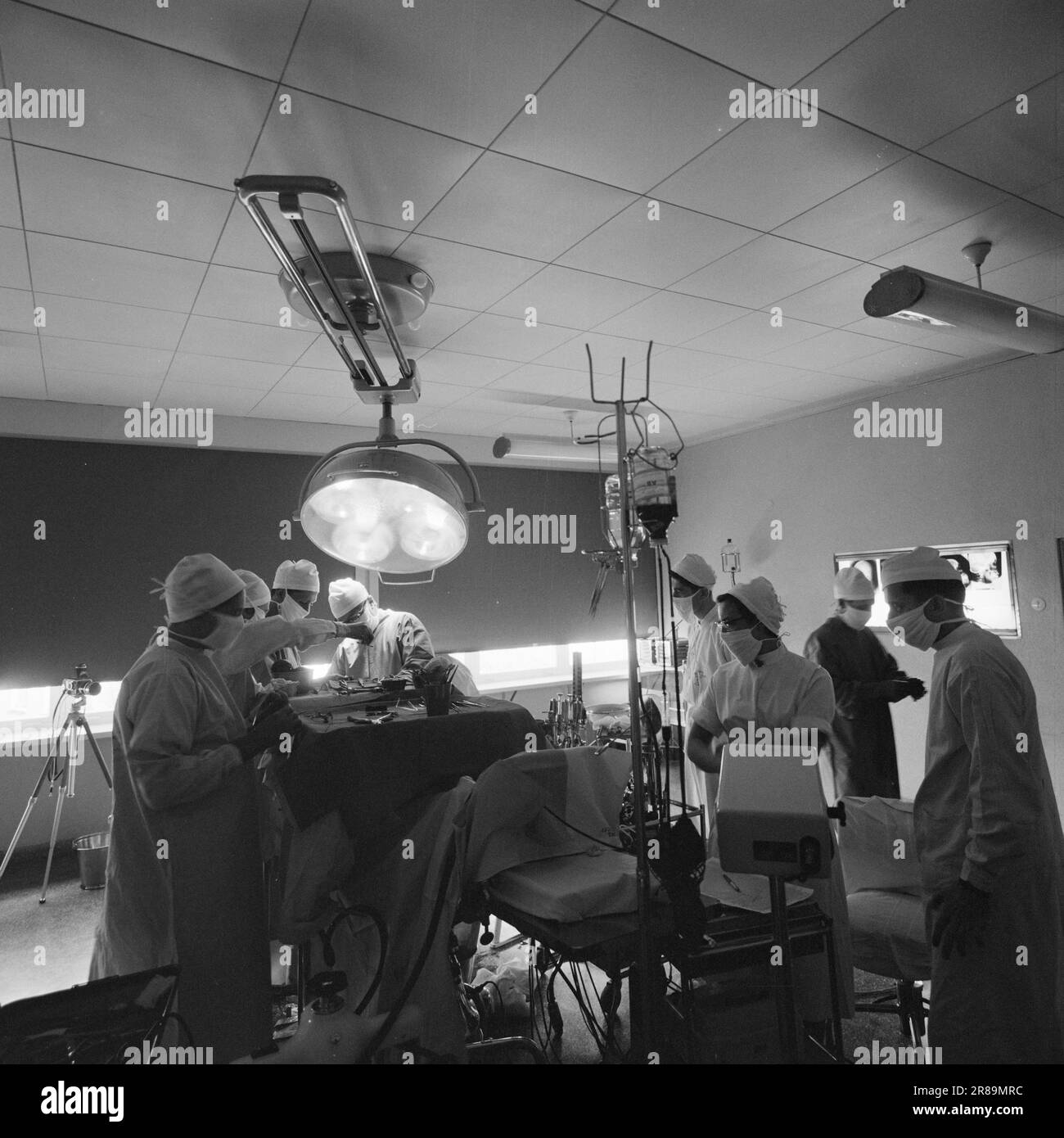 Current 16-9-1960: A glimpse into the brain For five hours the surgeon ...