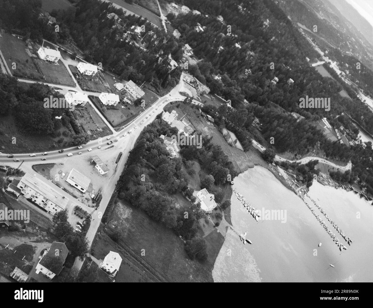 Current 30-5-1960: The speeding death grins behind the wheel. Huge car ...