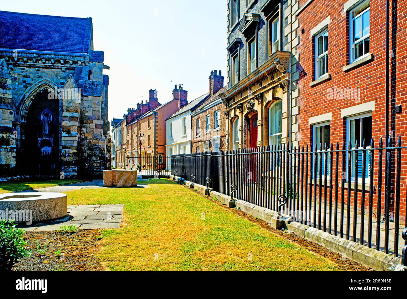 Period houses around Minster, Howden, East Riding Yorkshire, England ...