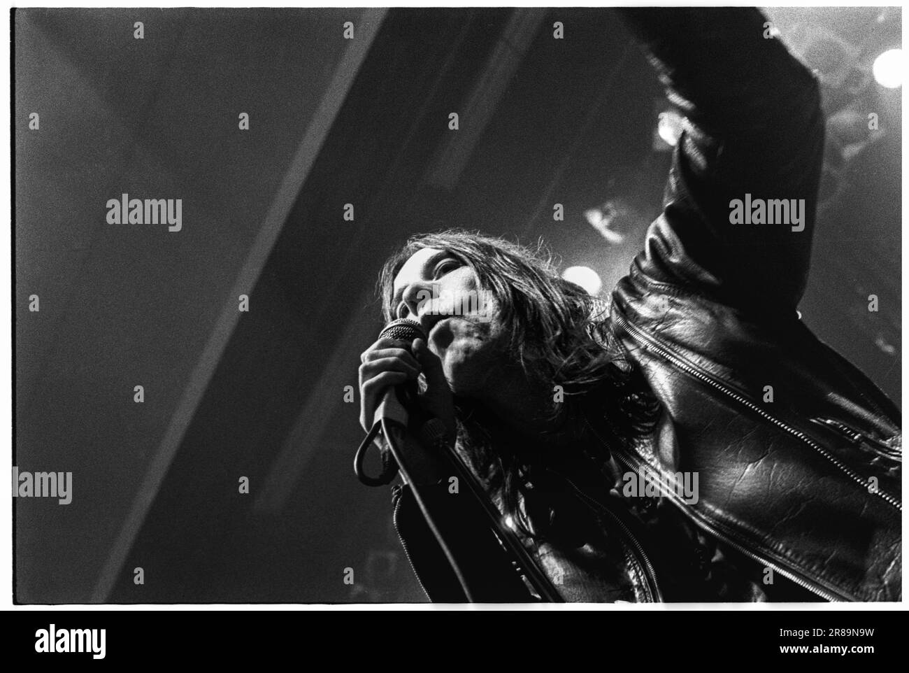 PRIMAL SCREAM, CONCERT, 1994: Bobby Gillespie of Scottish band Primal ...