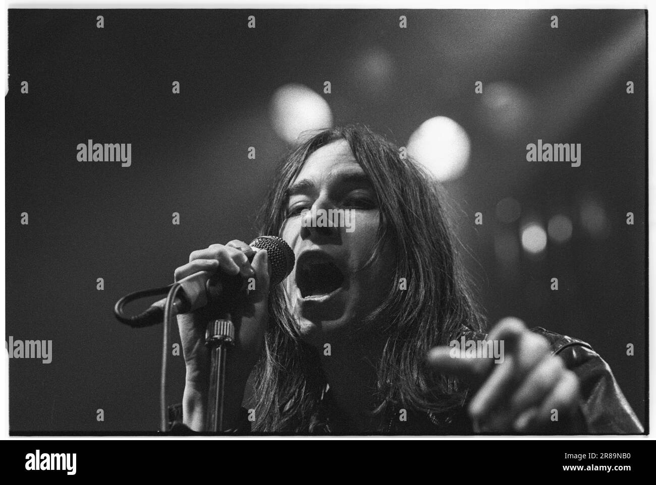 PRIMAL SCREAM, CONCERT, 1994: Bobby Gillespie of Scottish band Primal ...