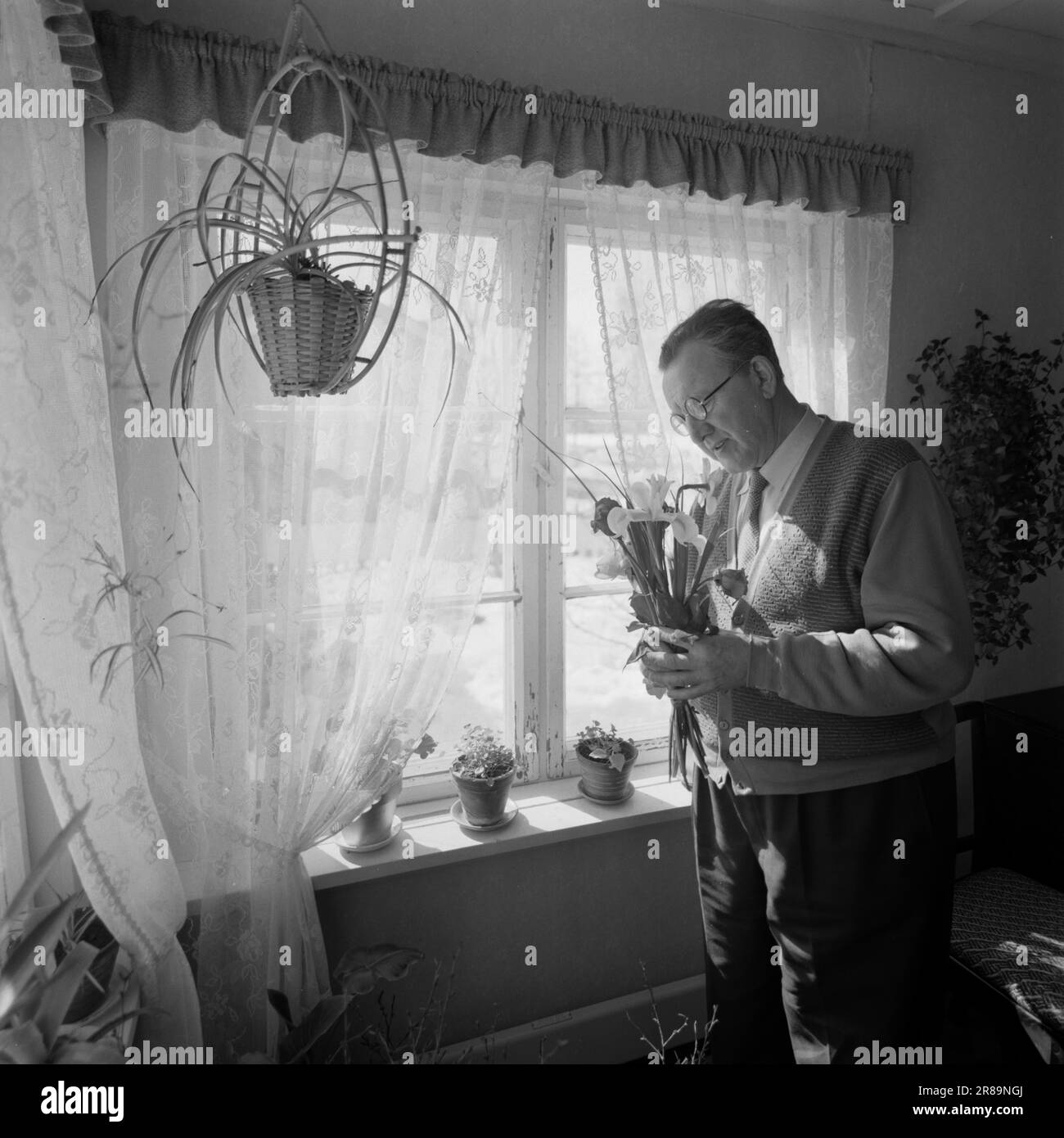 Current 18-9-1960: Norway's happiest man Einar Pedersen was blind for ...