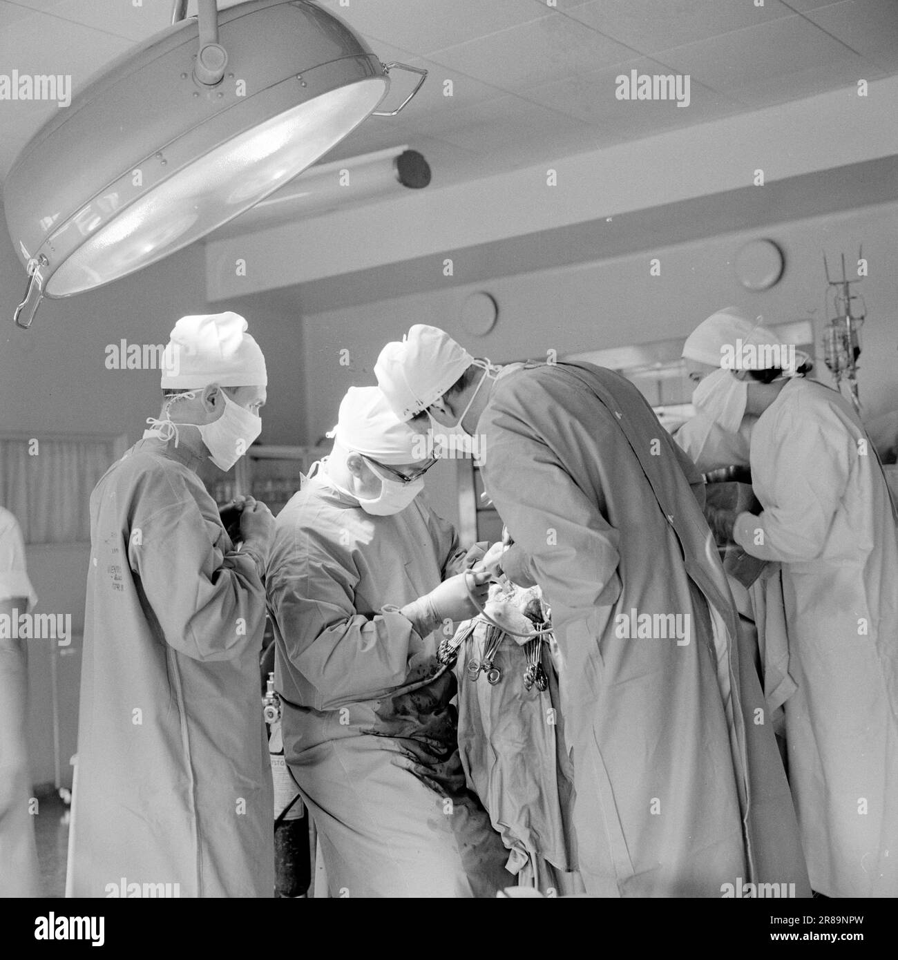 Current 16-9-1960: A glimpse into the brain For five hours the surgeon ...