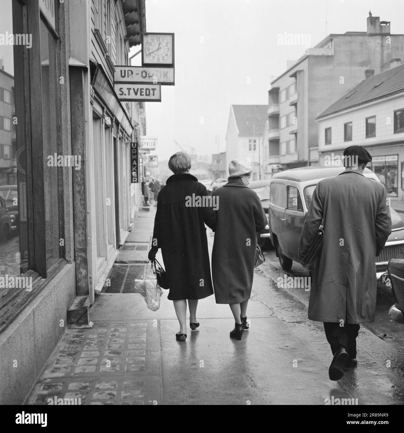 Actual 6-7-1960: On old plots Anne-Marie Rockefeller from Søgne ...