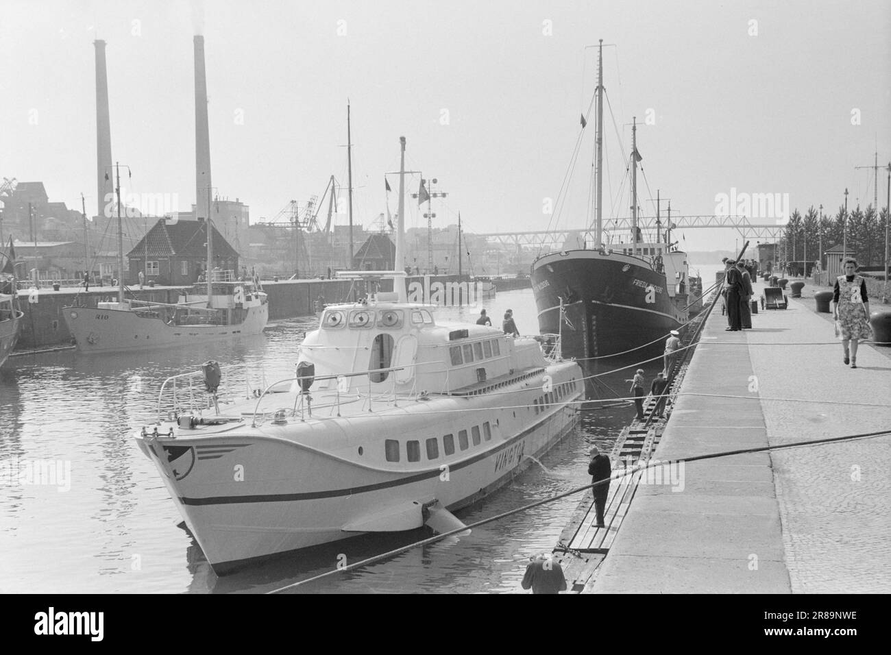 Current 26-4-1960: Water under the wings Norway's first hydrofoil boat ...