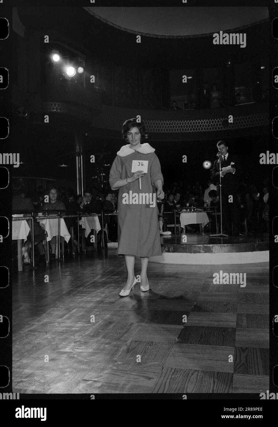 Actual 21-5-1960 : Søtten-Stil At a mannequin show at Regnbuen in Oslo ...