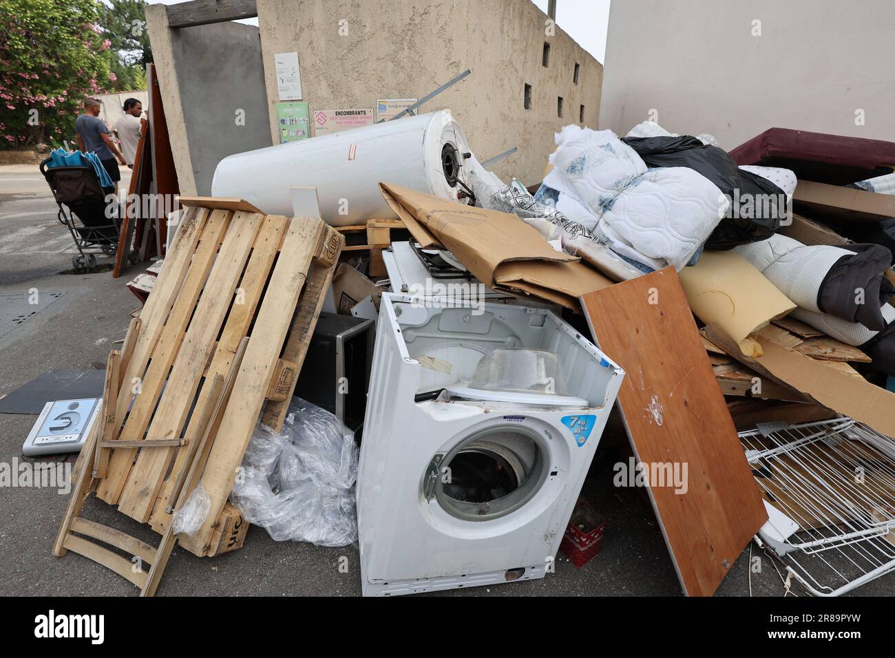 Increase in illegal waste deposits in the city of Calvi. June 20, 2023 ...