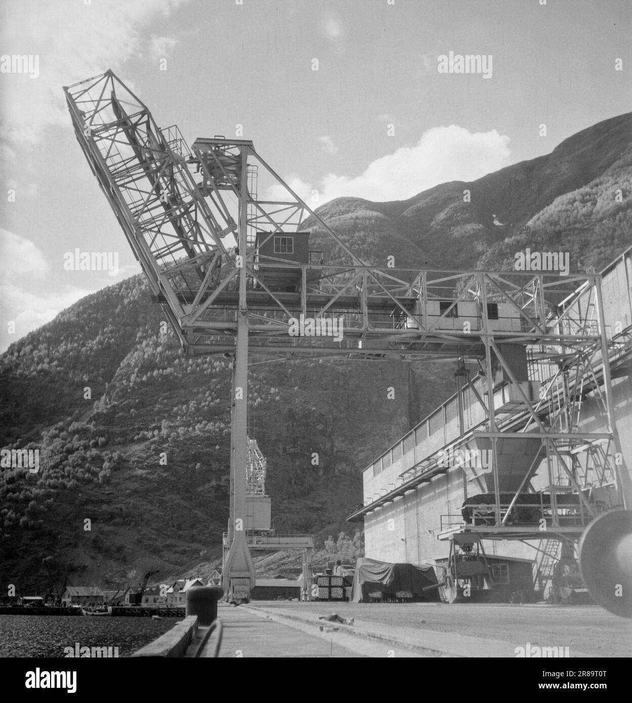Actual 12-1948: The giant factory in Årdal. Årdal works.Photo: Sverre A ...