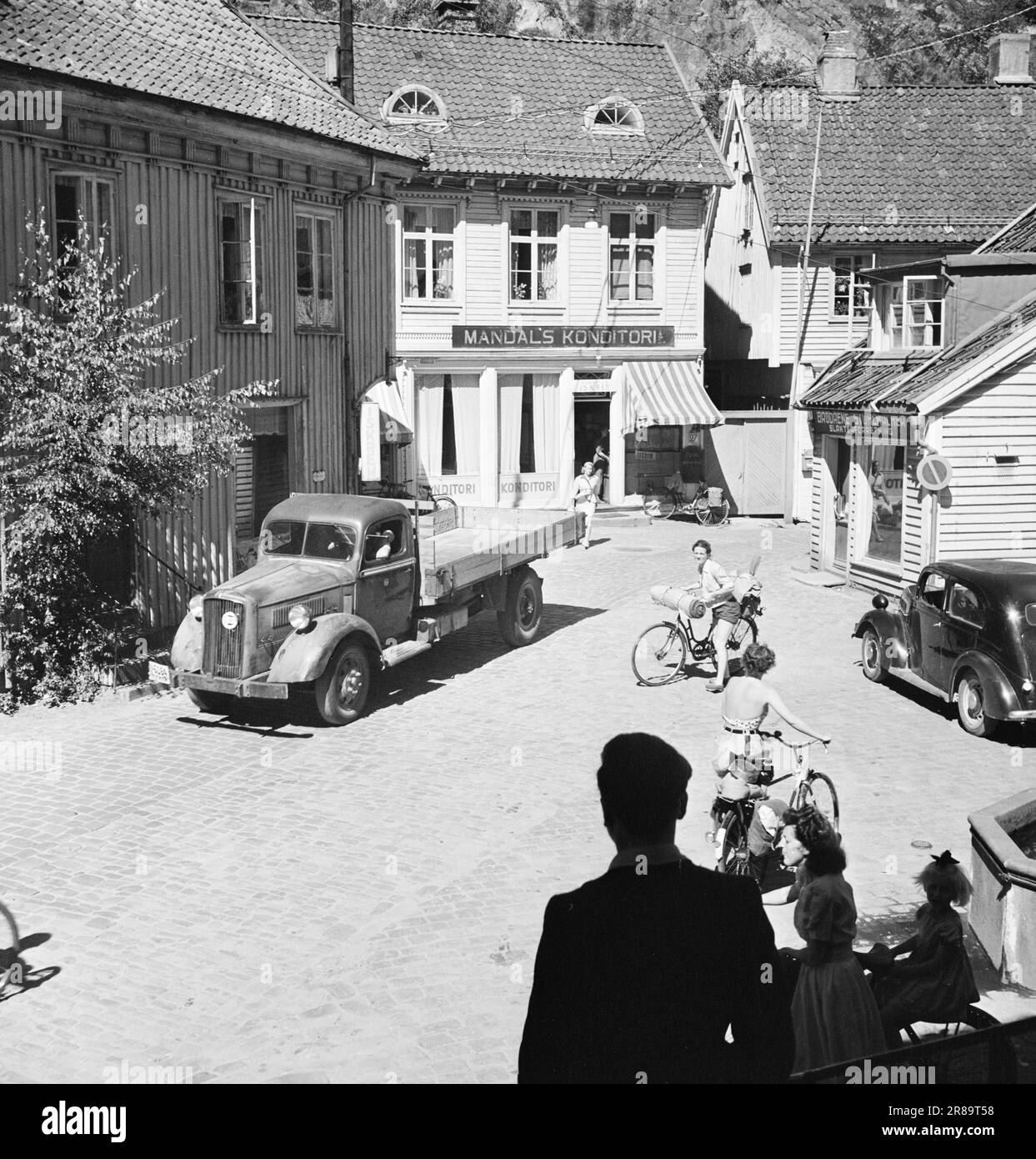 Current 15-1949: Sun and summer over Mandal-Cycling tourists flow ...