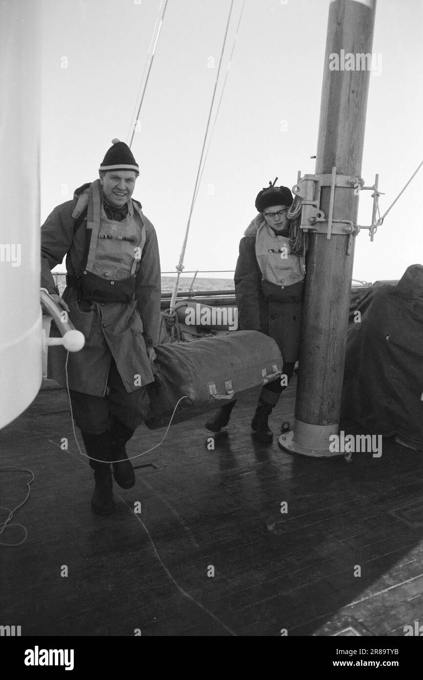 Current 15-6-1960 : When ships go down Aktuell's employee tries out new ...