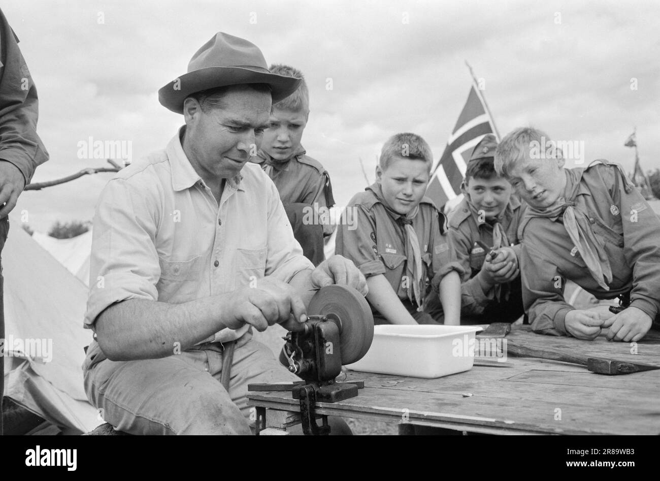 Actual 35-3-1960: 9,000 set up camp Giant camp on historical grounds ...